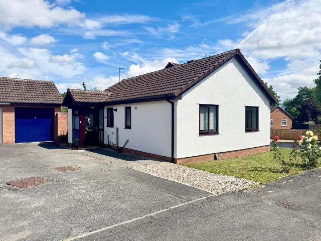 2 bedroom detached bungalow for sale