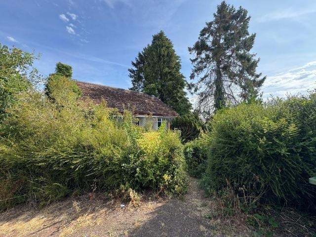 2 bedroom detached bungalow for sale