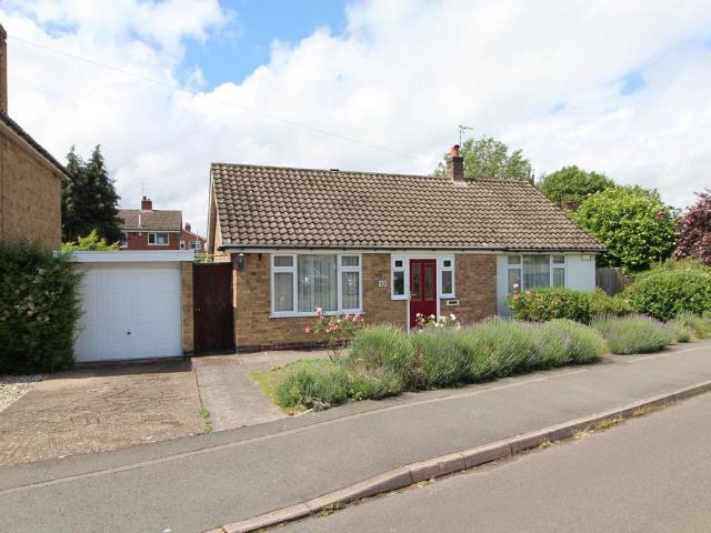 2 bedroom detached bungalow for sale
