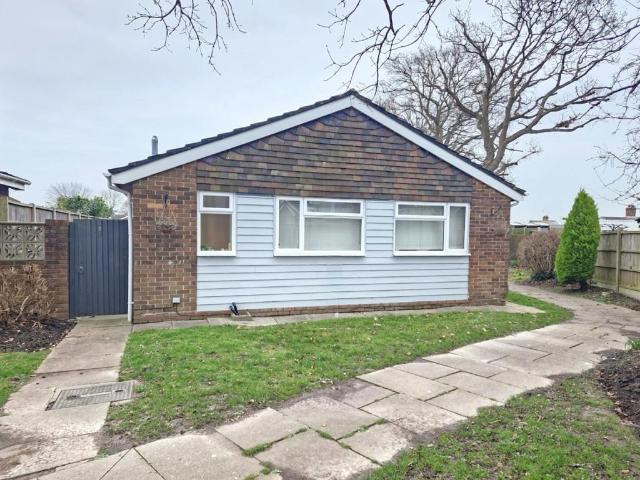 2 bedroom detached bungalow for sale