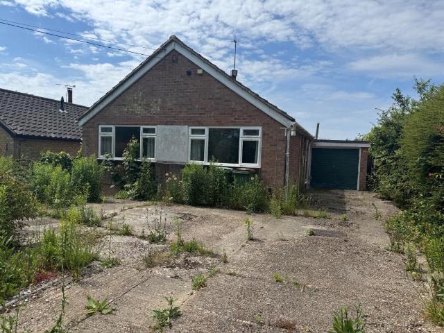 2 bedroom detached bungalow for sale