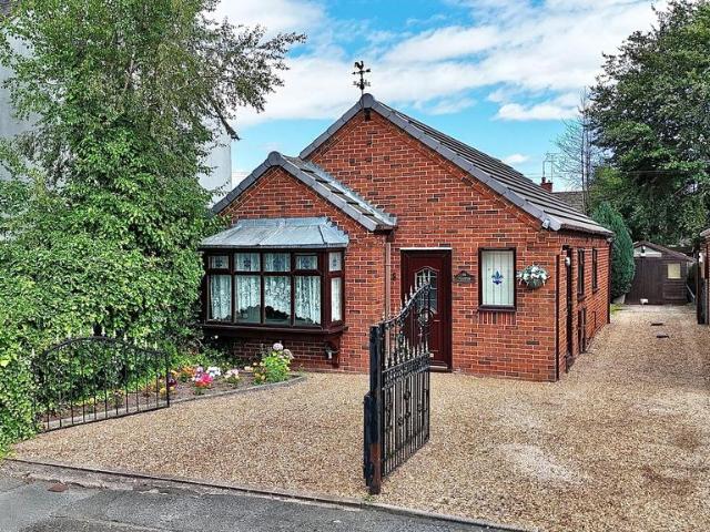 2 bedroom detached bungalow for sale