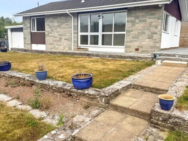 2 bedroom detached bungalow for sale