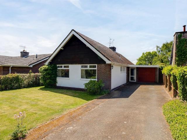 2 bedroom detached bungalow for sale
