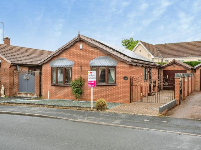 2 bedroom detached bungalow for sale