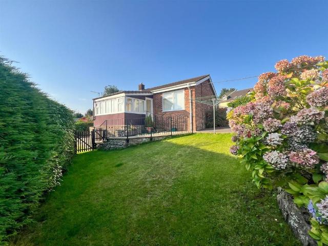 2 bedroom detached bungalow for sale