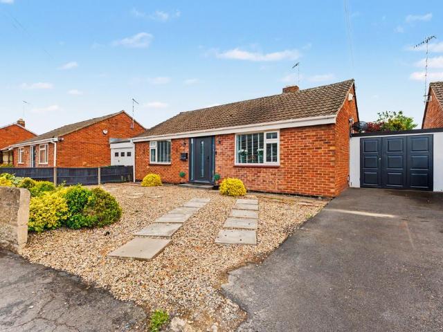 2 bedroom detached bungalow for sale