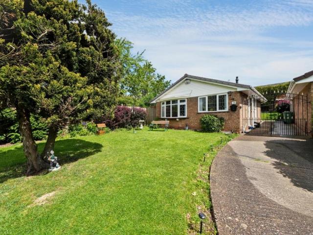 2 bedroom detached bungalow for sale
