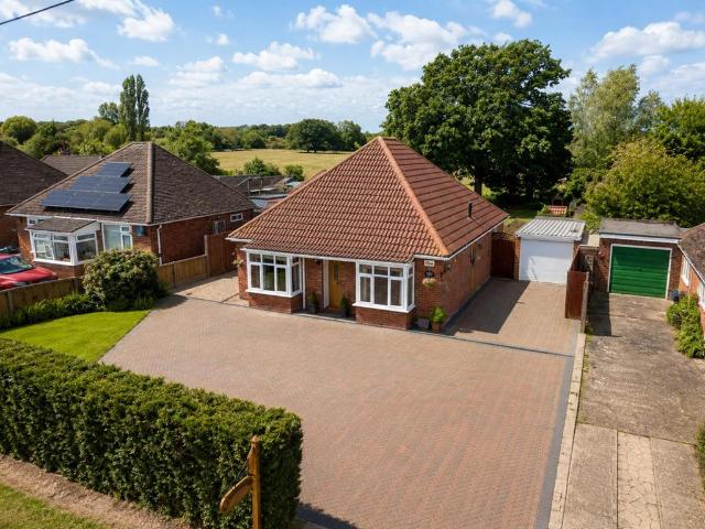 2 bedroom detached bungalow for sale