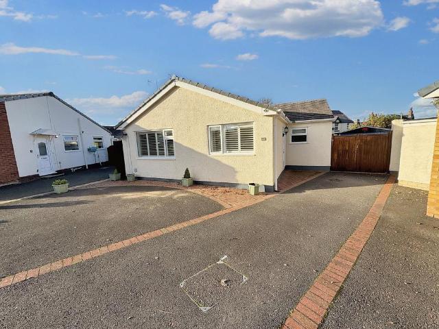 2 bedroom detached bungalow for sale