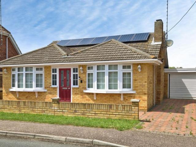2 bedroom detached bungalow for sale