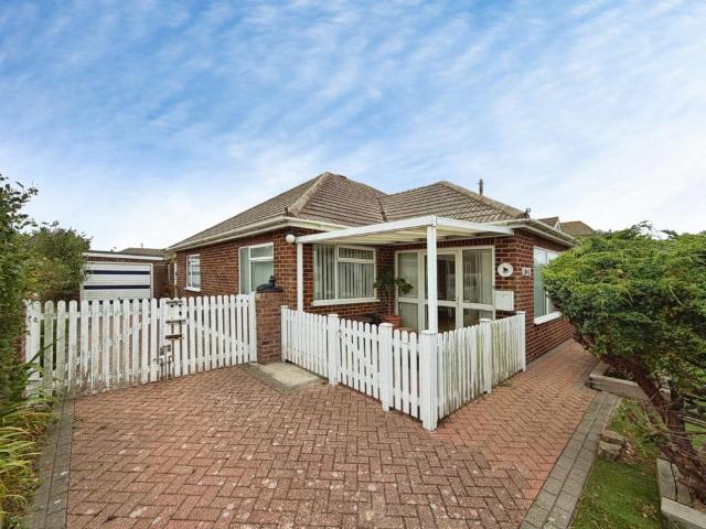 2 bedroom detached bungalow for sale