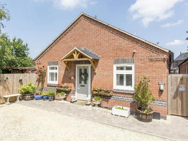 2 bedroom detached bungalow for sale