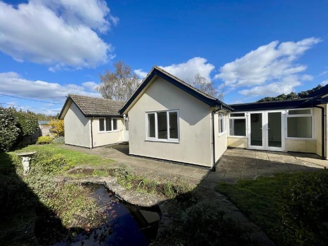 2 bedroom detached bungalow for sale