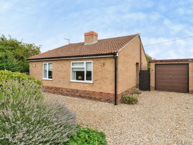 2 bedroom detached bungalow for sale