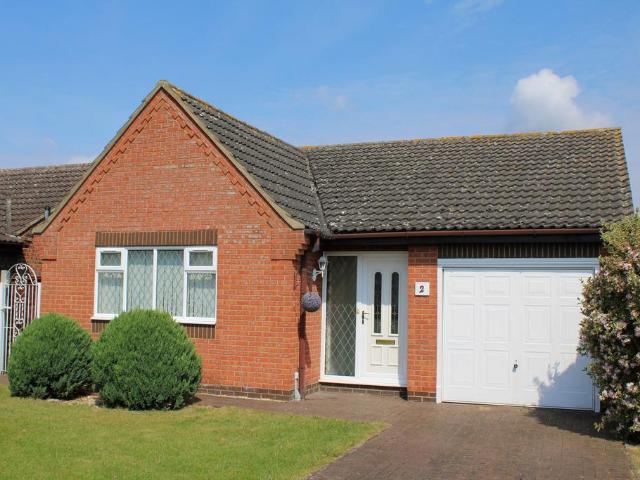 2 bedroom detached bungalow for sale