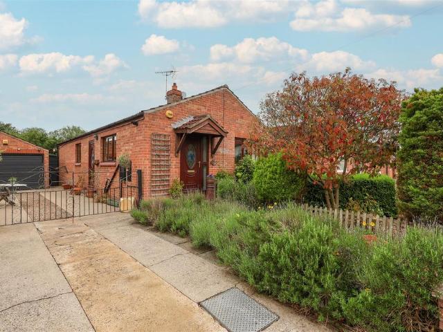 2 bedroom detached bungalow for sale