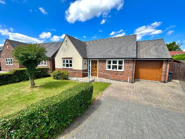2 bedroom detached bungalow for sale