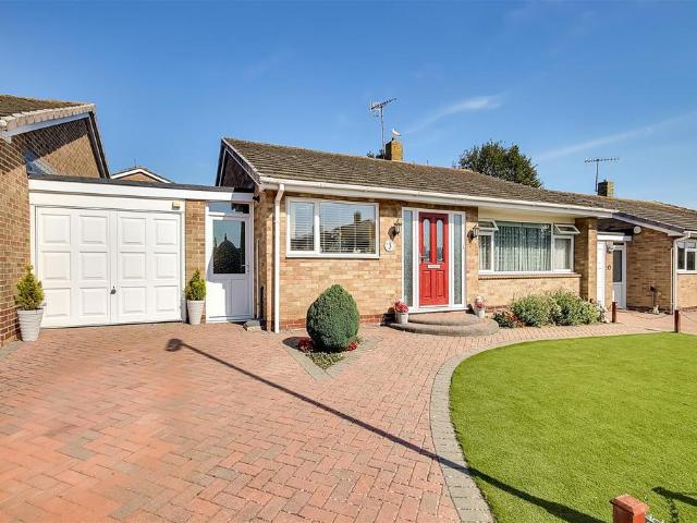 2 bedroom detached bungalow for sale