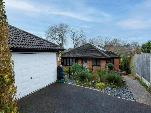 2 bedroom detached bungalow for sale