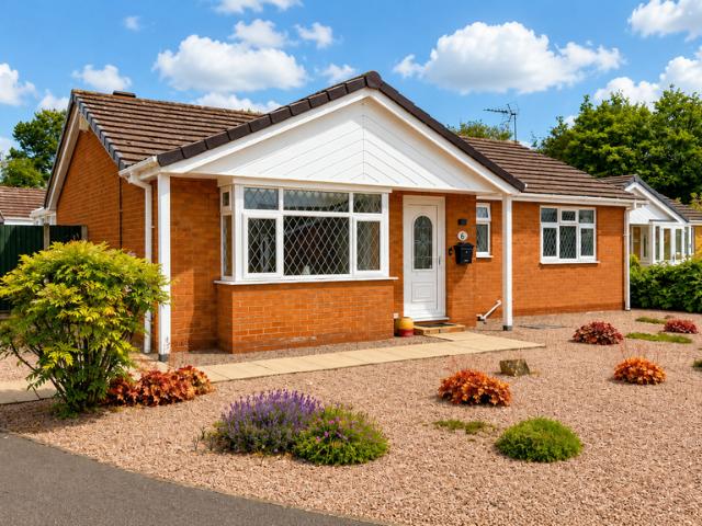 2 bedroom detached bungalow for sale