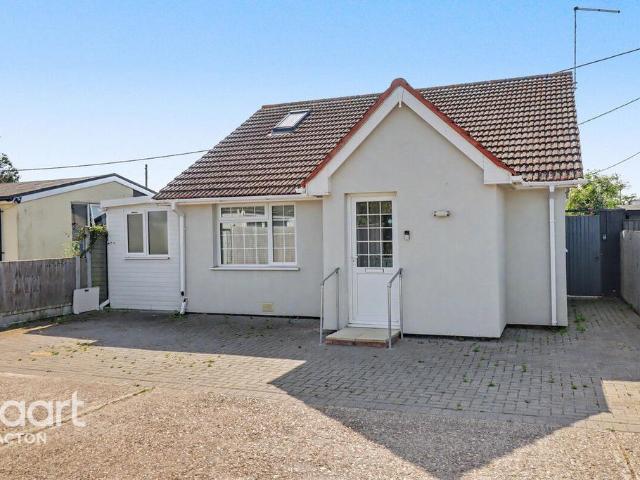 2 bedroom detached bungalow for sale