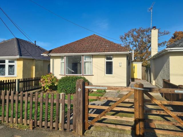 2 bedroom detached bungalow for sale