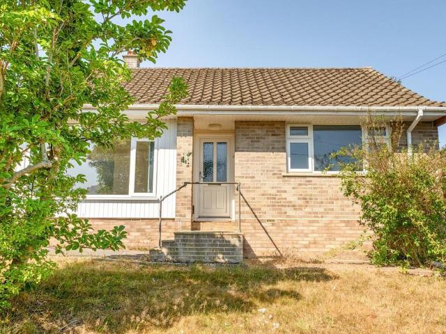 2 bedroom detached bungalow for sale