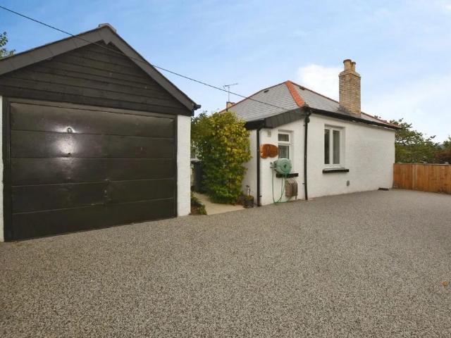 2 bedroom detached bungalow for sale