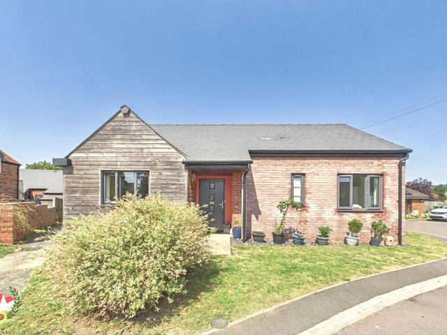 2 bedroom detached bungalow for sale