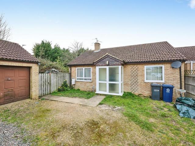 2 bedroom detached bungalow for sale