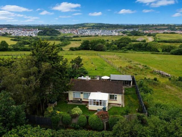 2 bedroom detached bungalow for sale