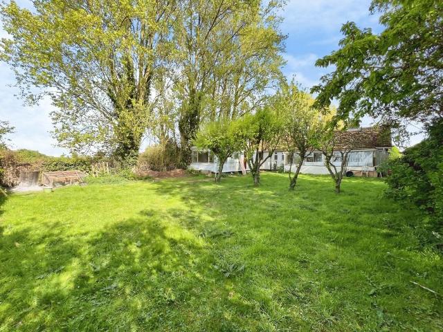 2 bedroom detached bungalow for sale