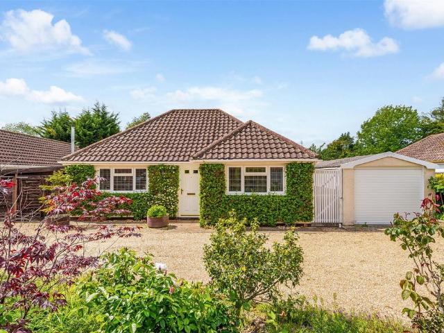 2 bedroom detached bungalow for sale