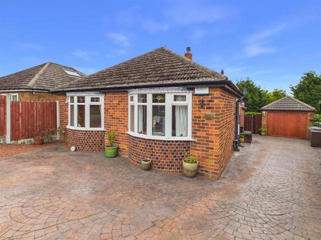 2 bedroom detached bungalow for sale