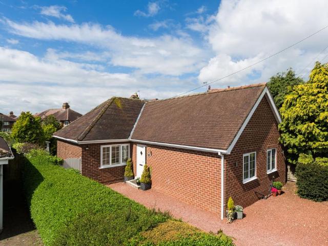 2 bedroom detached bungalow for sale