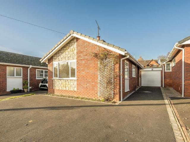 2 bedroom detached bungalow for sale