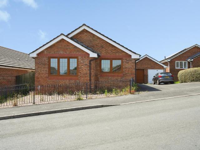 2 bedroom detached bungalow for sale