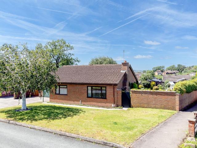 2 bedroom detached bungalow for sale