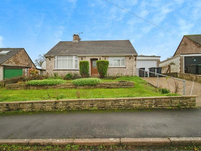 2 bedroom detached bungalow for sale