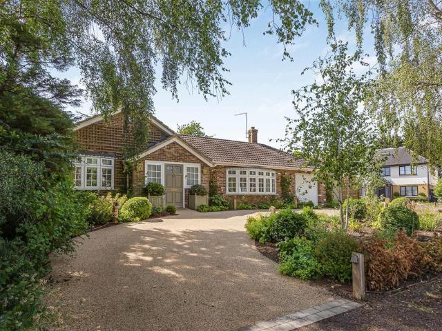 2 bedroom detached bungalow for sale