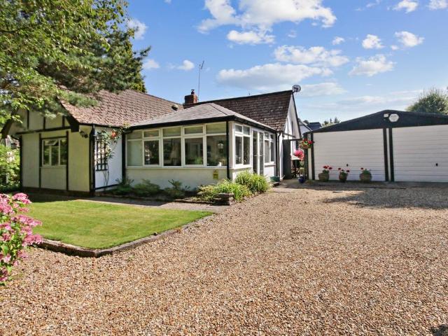 2 bedroom detached bungalow for sale