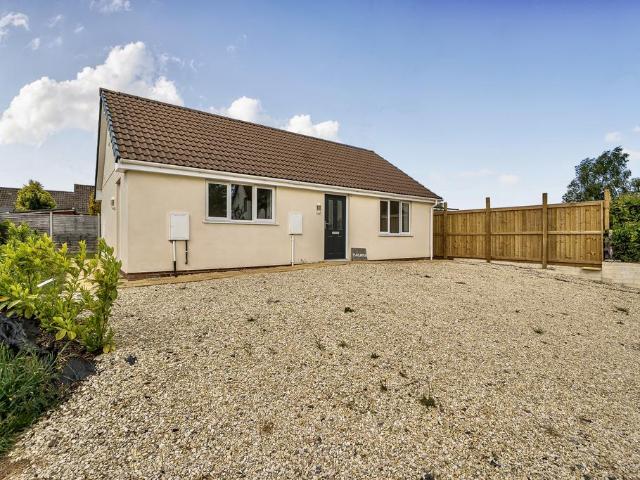 2 bedroom detached bungalow for sale