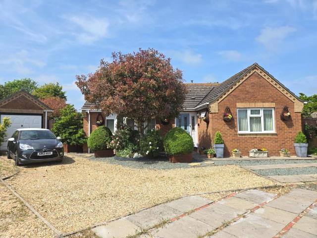 2 bedroom detached bungalow for sale