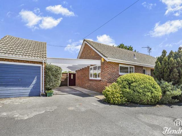 2 bedroom detached bungalow for sale