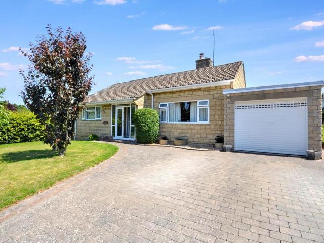 2 bedroom detached bungalow for sale