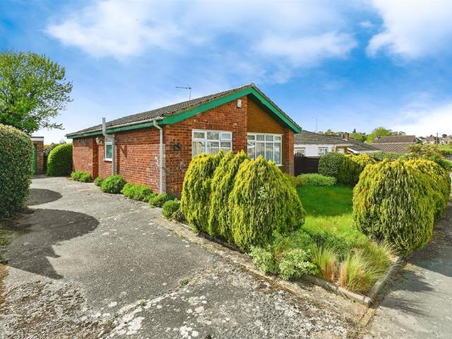 2 bedroom detached bungalow for sale