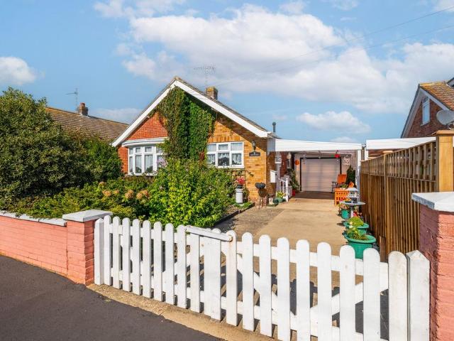 2 bedroom detached bungalow for sale