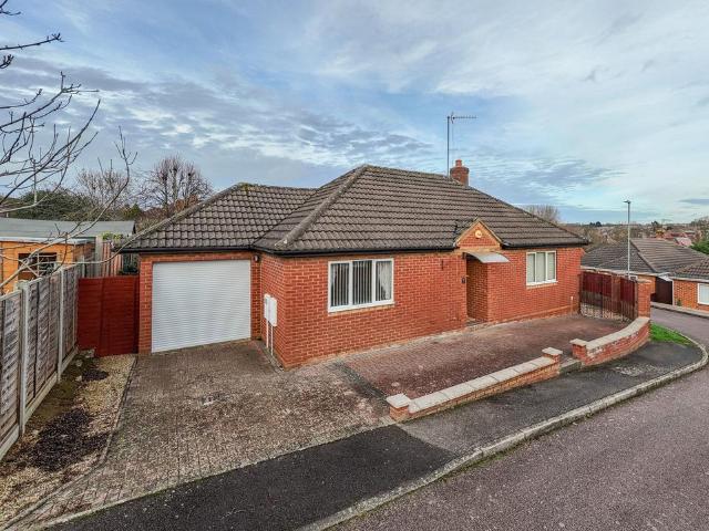 2 bedroom detached bungalow for sale