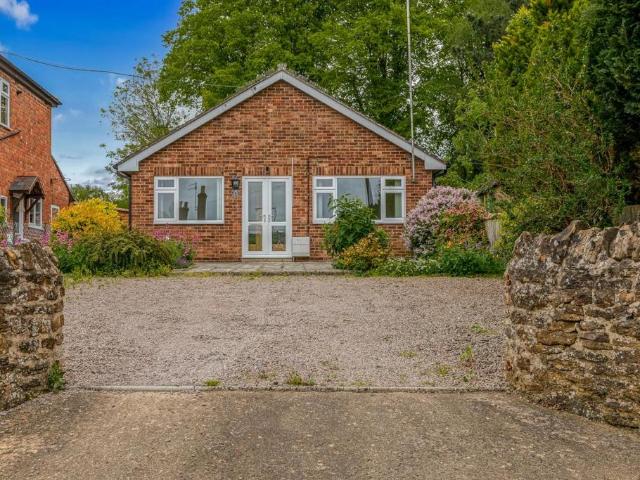 2 bedroom detached bungalow for sale